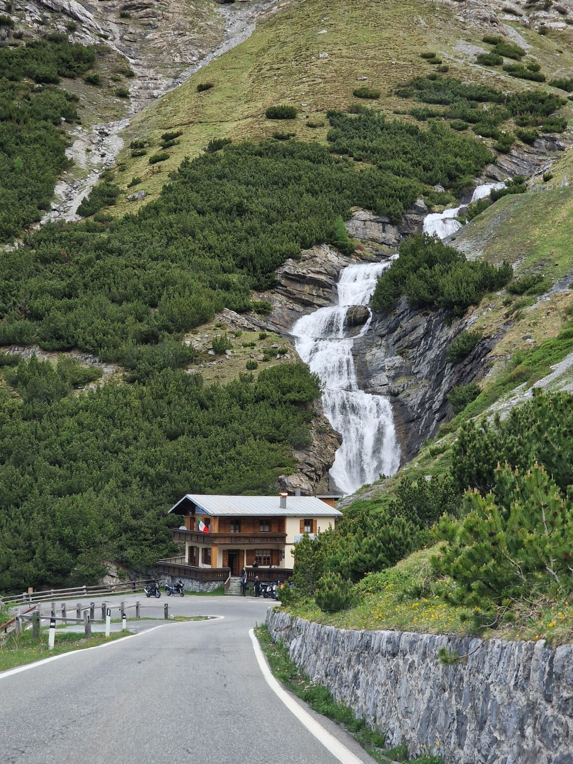 De Stelviopas (Stilfser Joch) met auto - Hellinga op reis