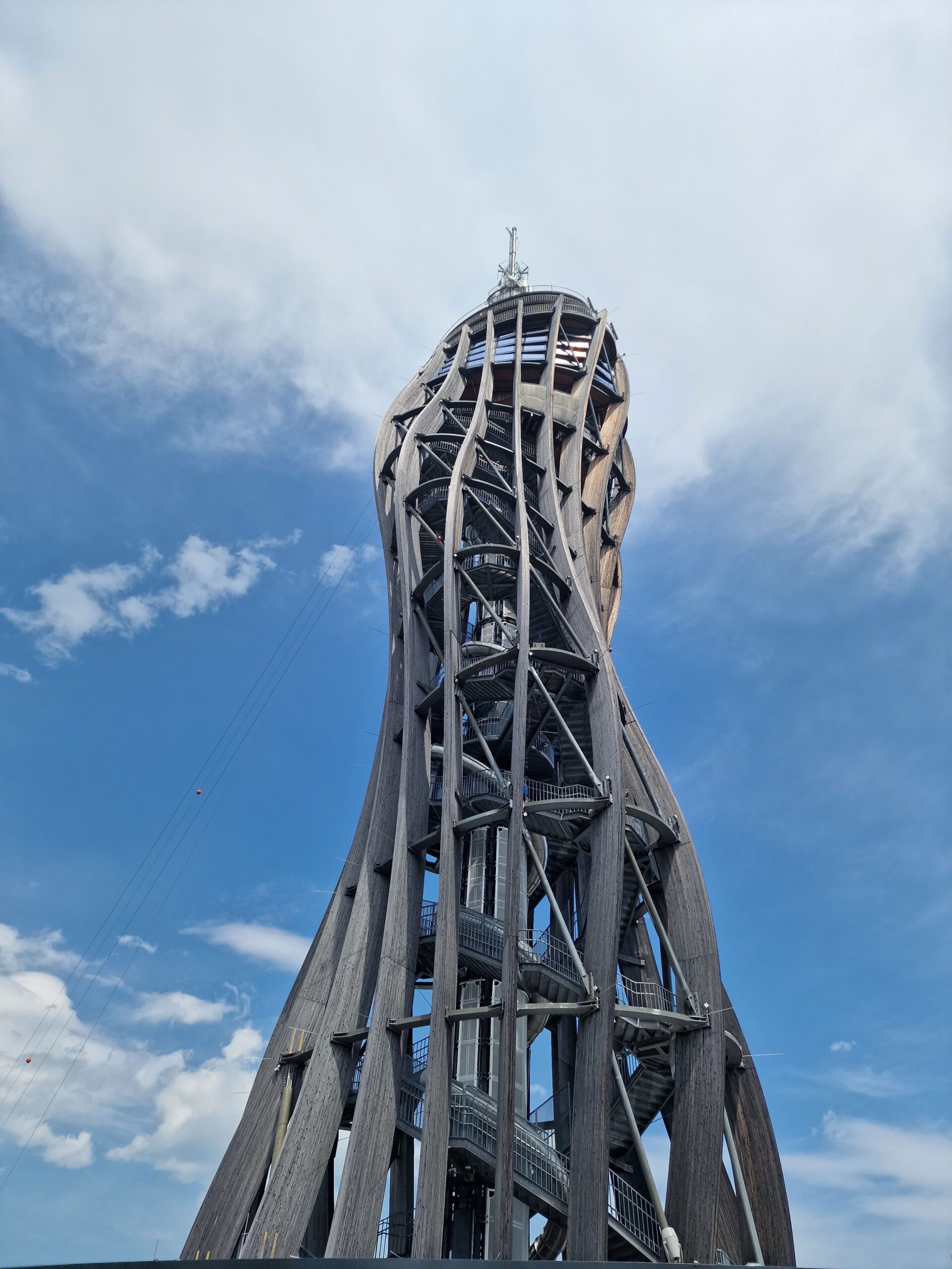 De Pyramidenkogel, de hoogste houten uitkijktoren van de wereld ...