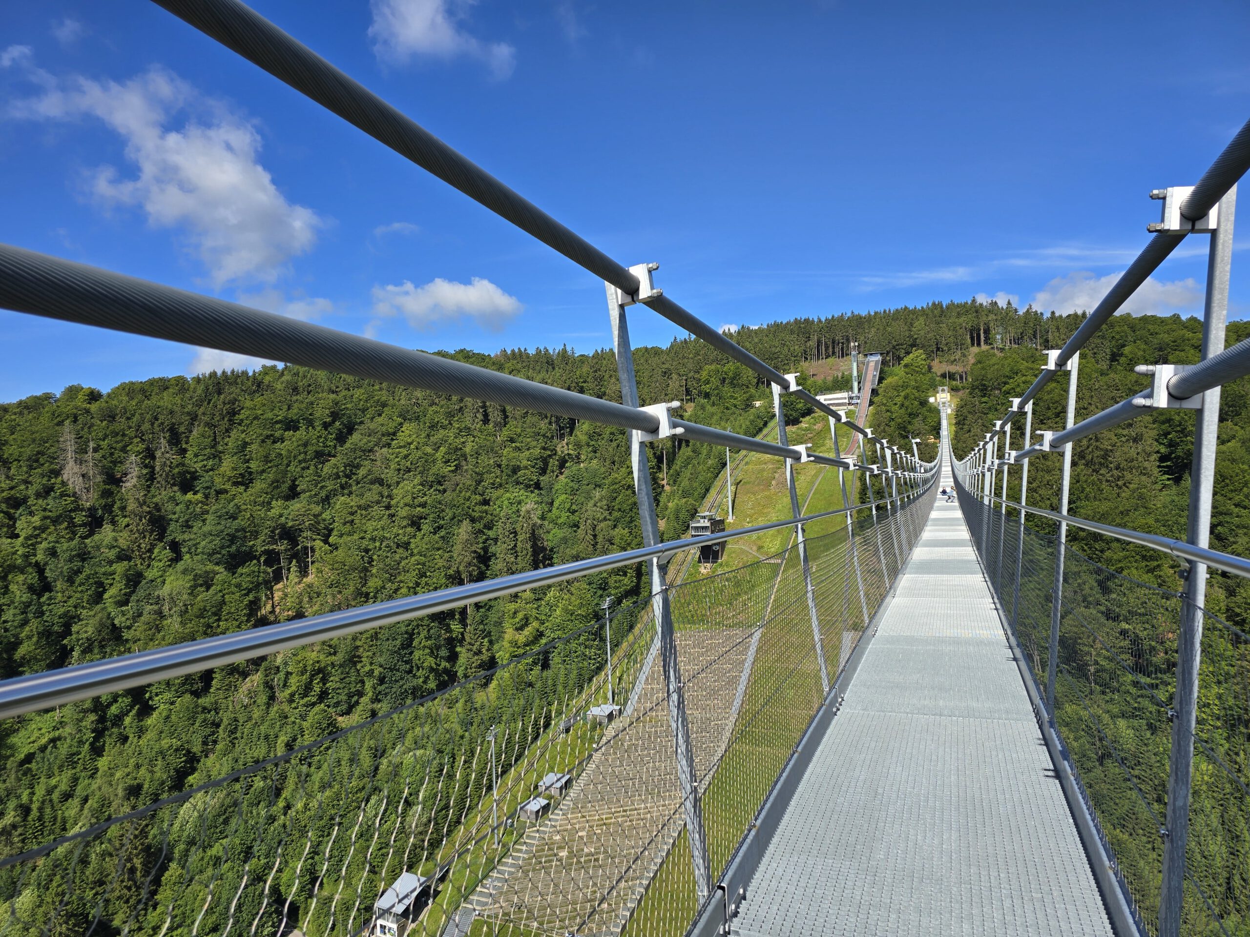 Willingen - Skywalk hangbrug en Freizeitwelt Willingen - Hellinga op reis