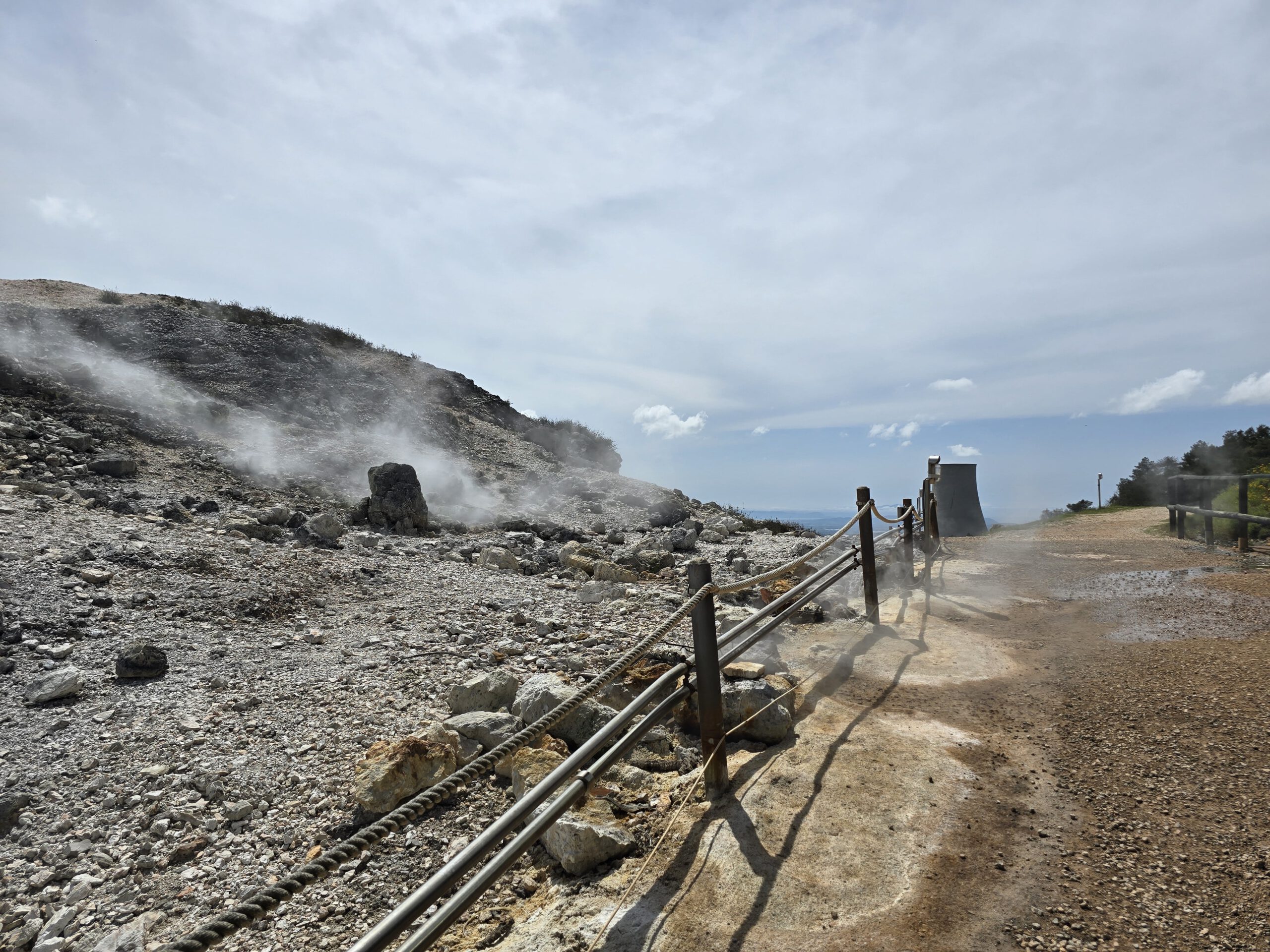 Bezoek aan het Geothermal Natural Park Biancane - Hellinga op reis